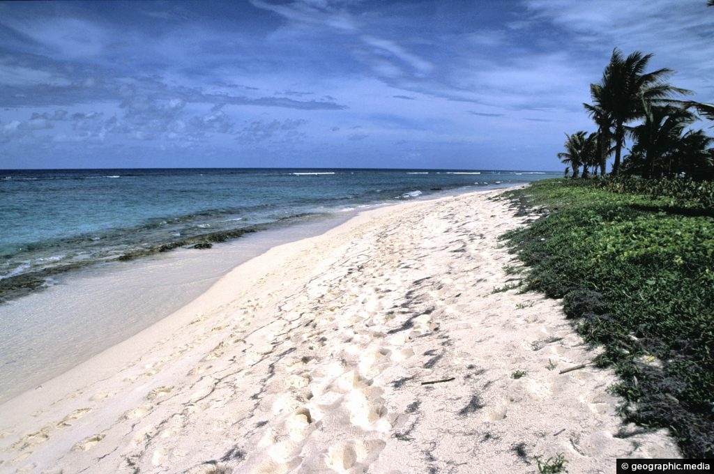 Sand and wind on Johnny Cay - Geographic Media