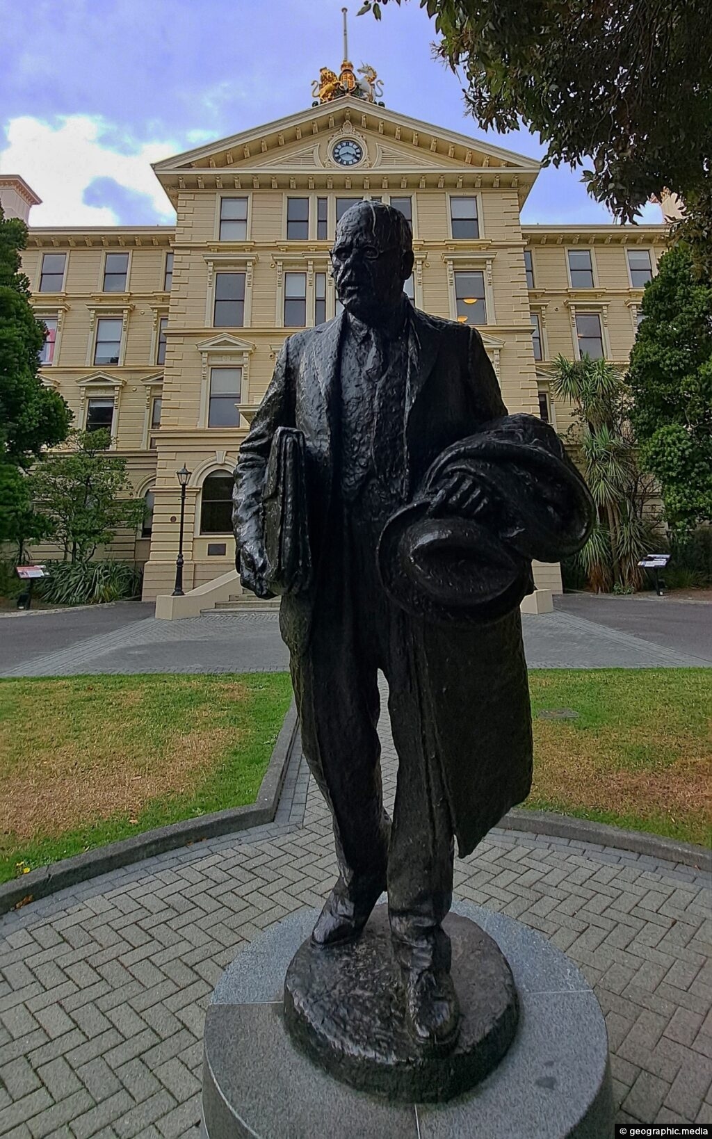 Fraser Statue at Old Government Buildings - Geographic Media
